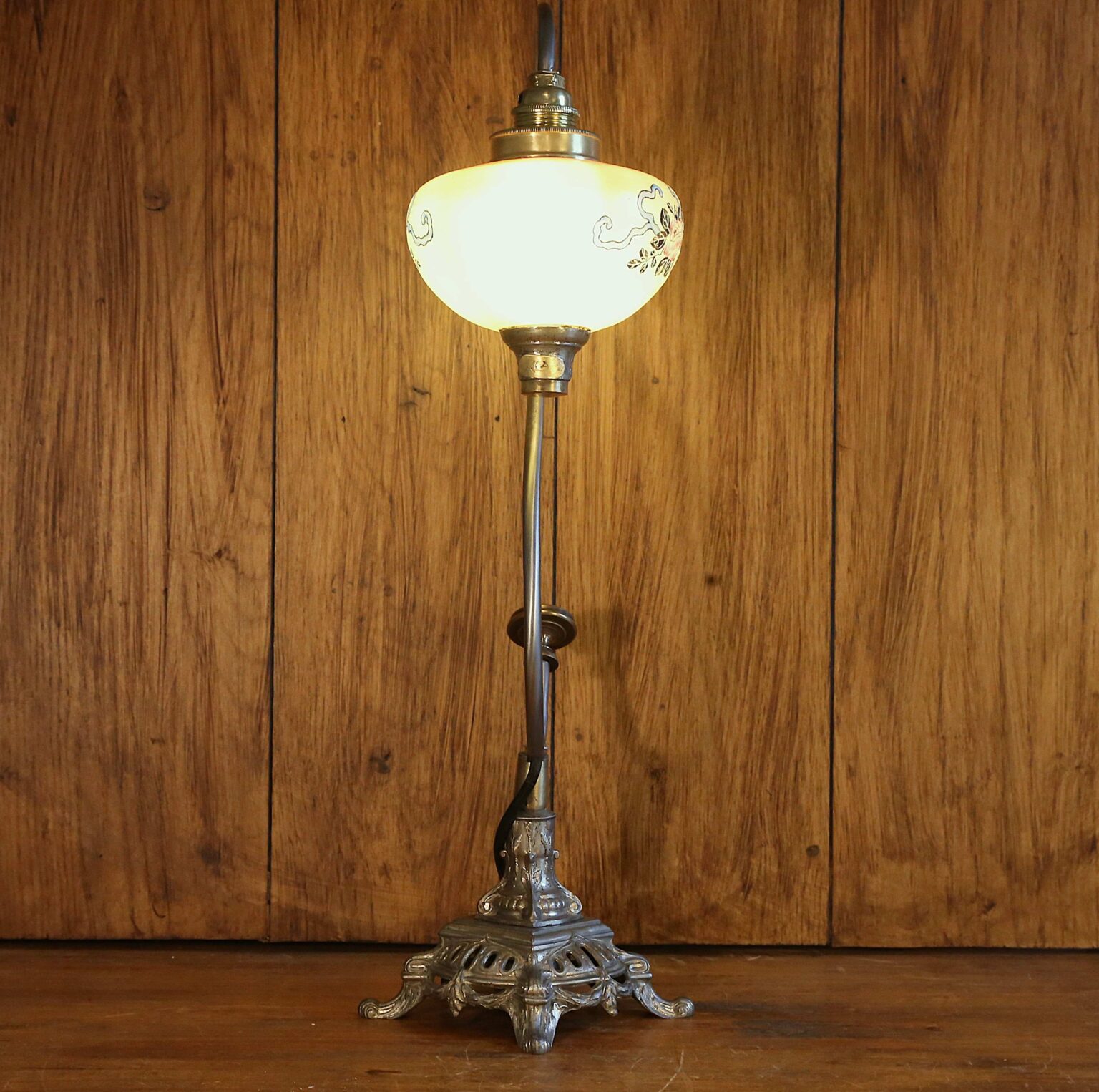Création artisanale unique lampe à pétrole
