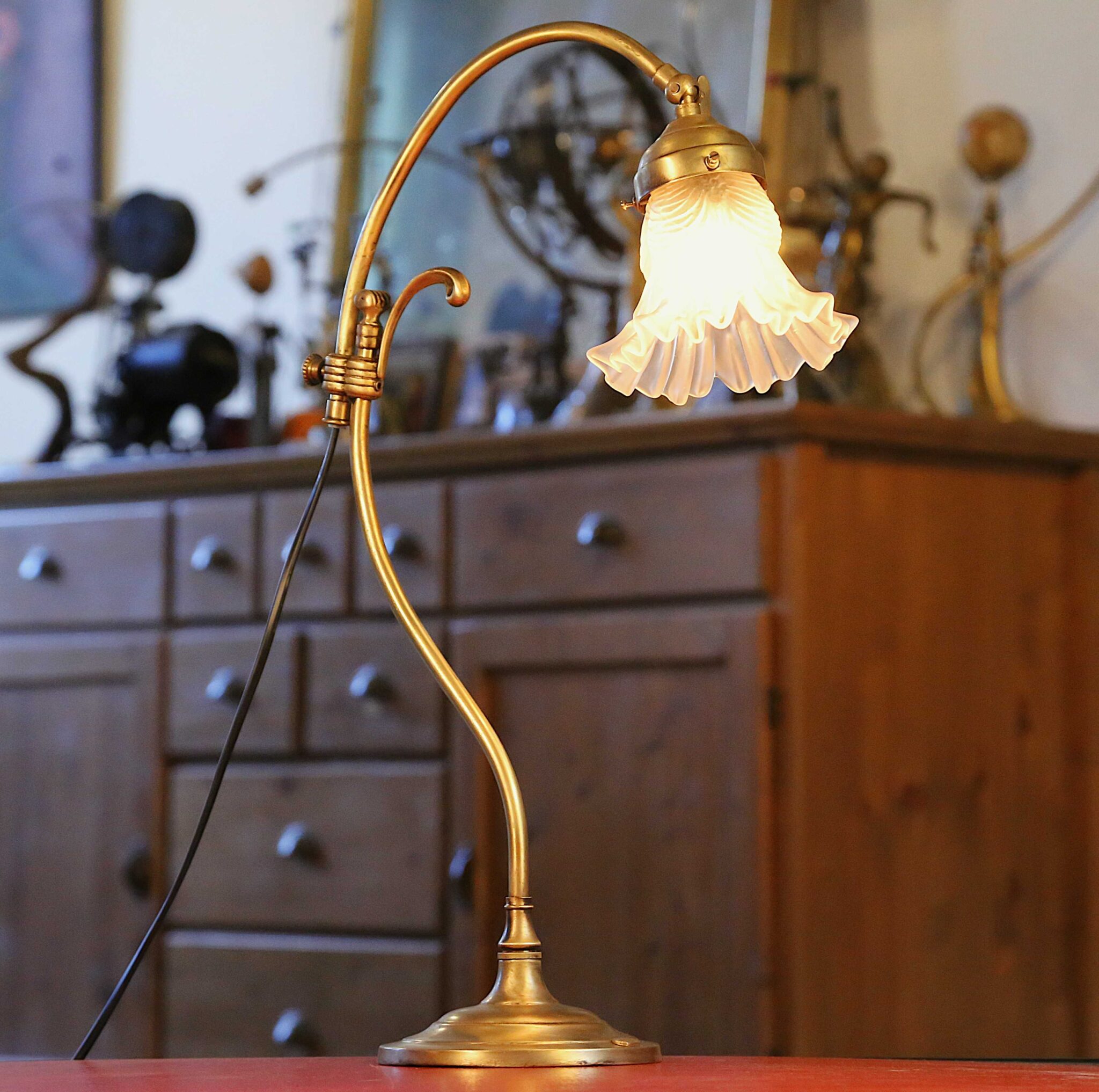 Lampe à poser Art Déco Art Nouveau laiton et tulipe fleur