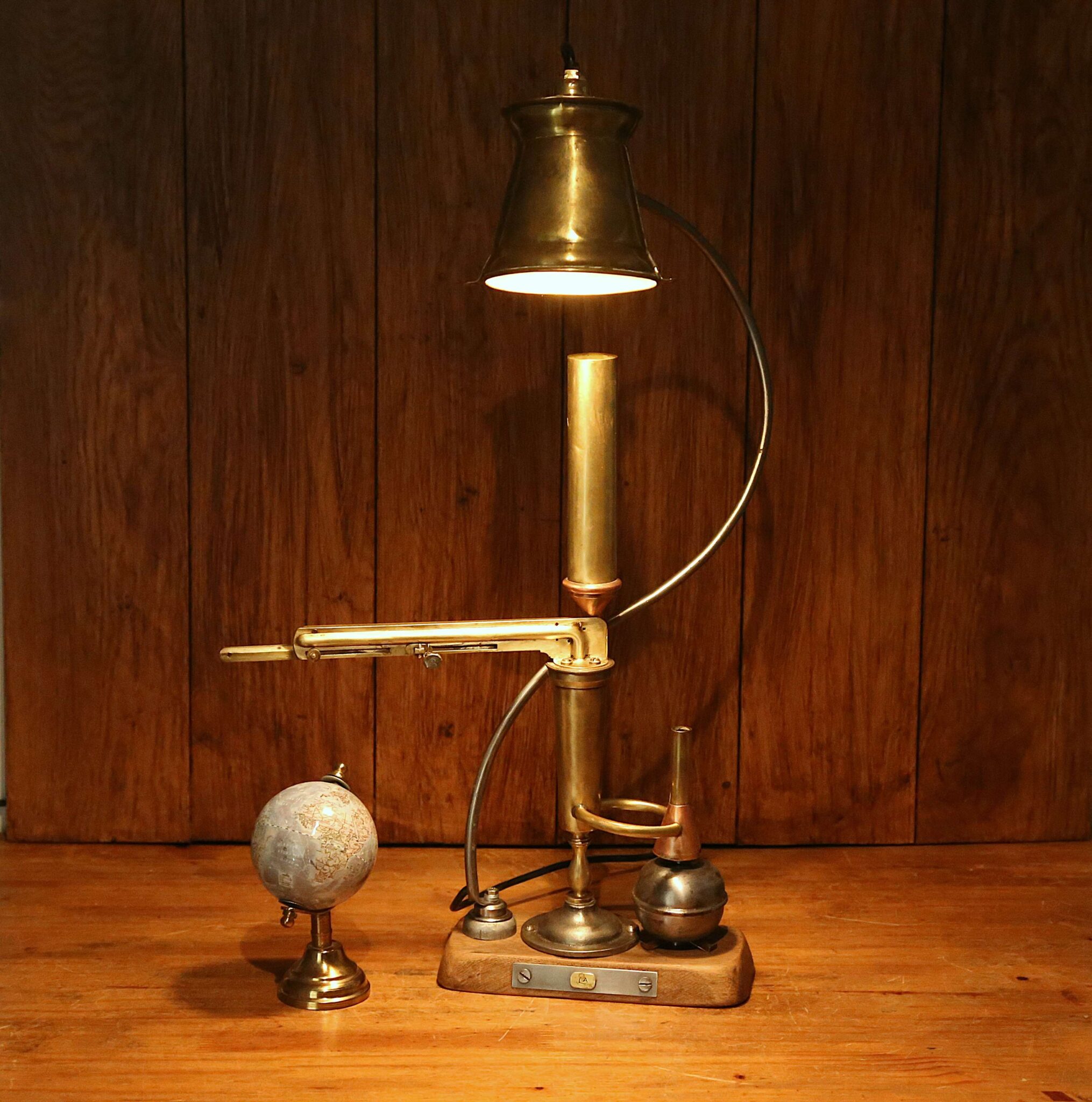 Lampe unique instrument vinicole de collection