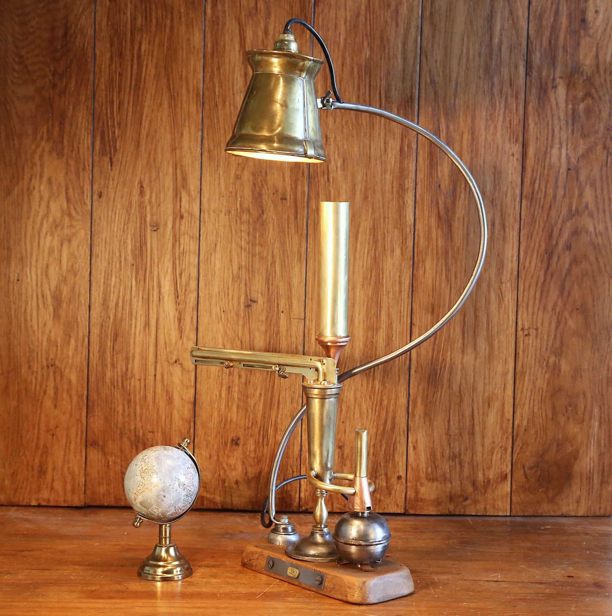 Lampe unique instrument vinicole de collection