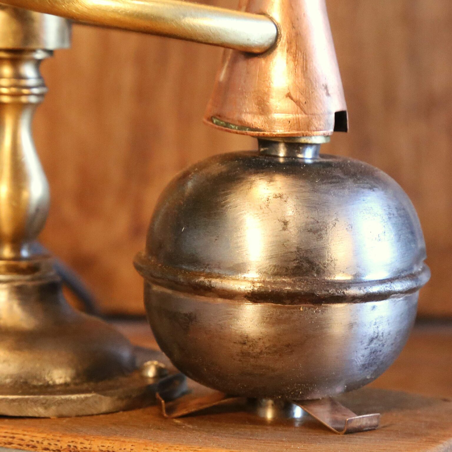 Lampe unique instrument vinicole de collection